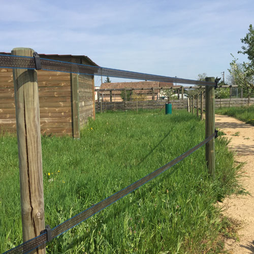 Piquets pour clôture électrique